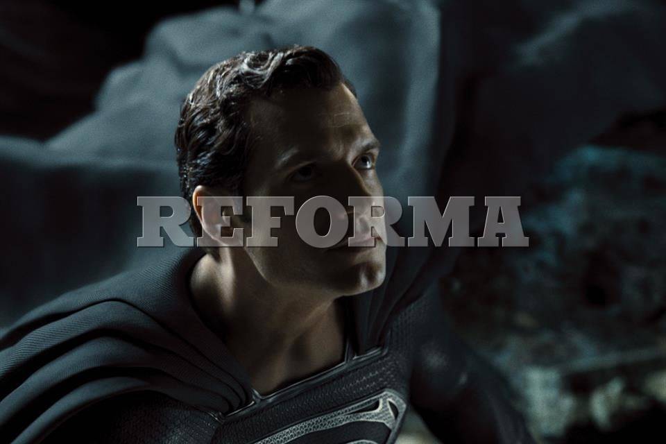 Henry Cavill vuelve a ponerse la capa de 'Superman'