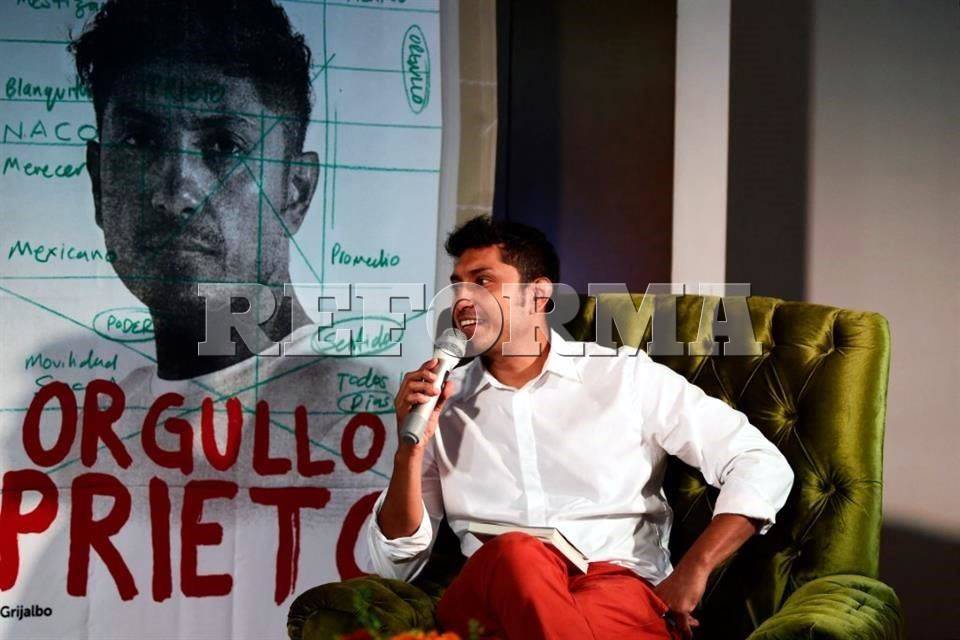 Tenoch Huerta presenta su 'Orgullo Prieto'