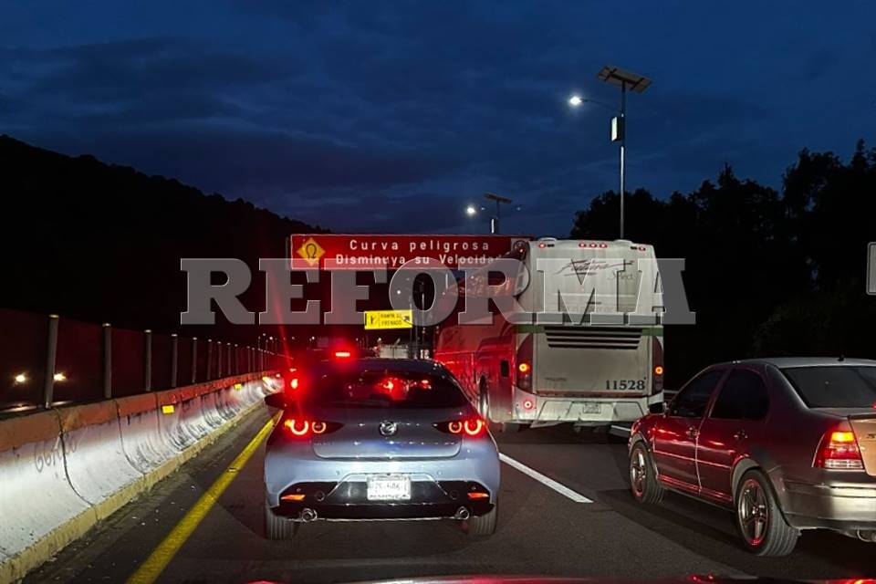 Causa caos vial volcadura de tráiler en la México-Cuernavaca