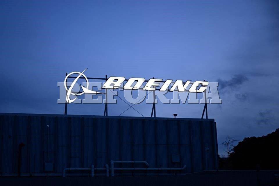 Caen acciones de Boeing a mínimo de noviembre de 2022