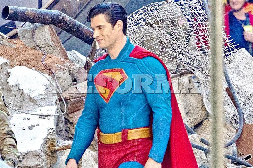 David Conreswet luce el nuevo traje de Superman